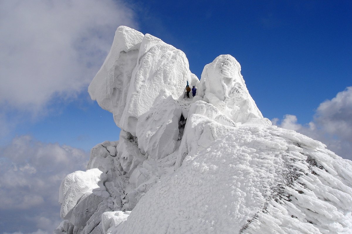 Trekking Mount Alvand | Kalout Travel Agency | kalouttour.com